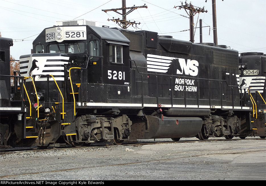 NS GP38-2 #5281